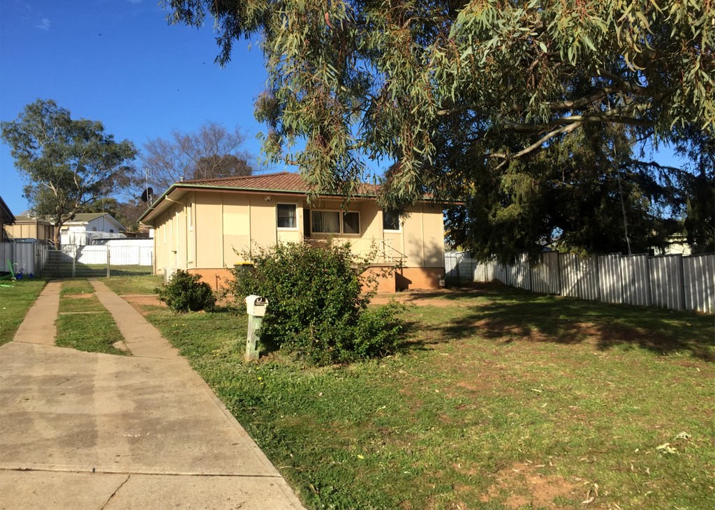 1 Weeroona Place, Cowra NSW 2794 | Allhomes